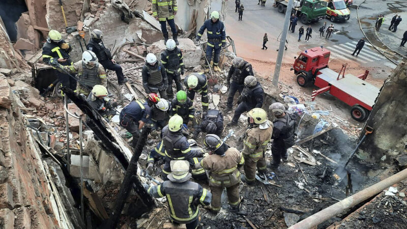 Fri. 10:04 a.m.: A Russian missile attack in eastern Ukraine kills a 10 ...